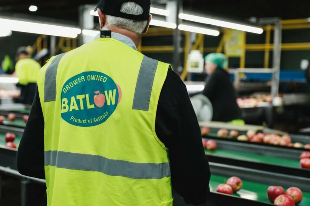 Batlow auctions off first apples of the season